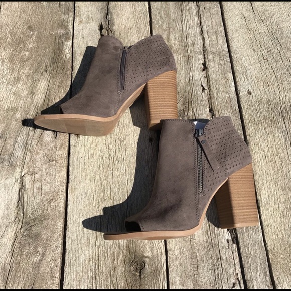 Universal Thread | Shoes | Universal Threads Collie Gray Laser Cut ...